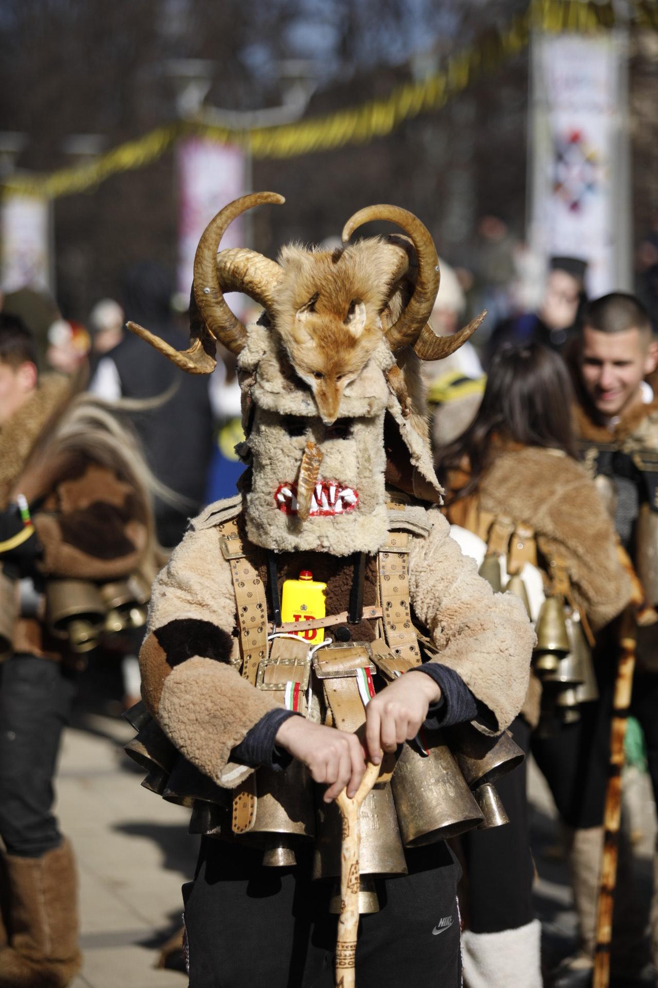 Petel.bg - новини - Започна кукерският фестивал Сурва Перник - 2024